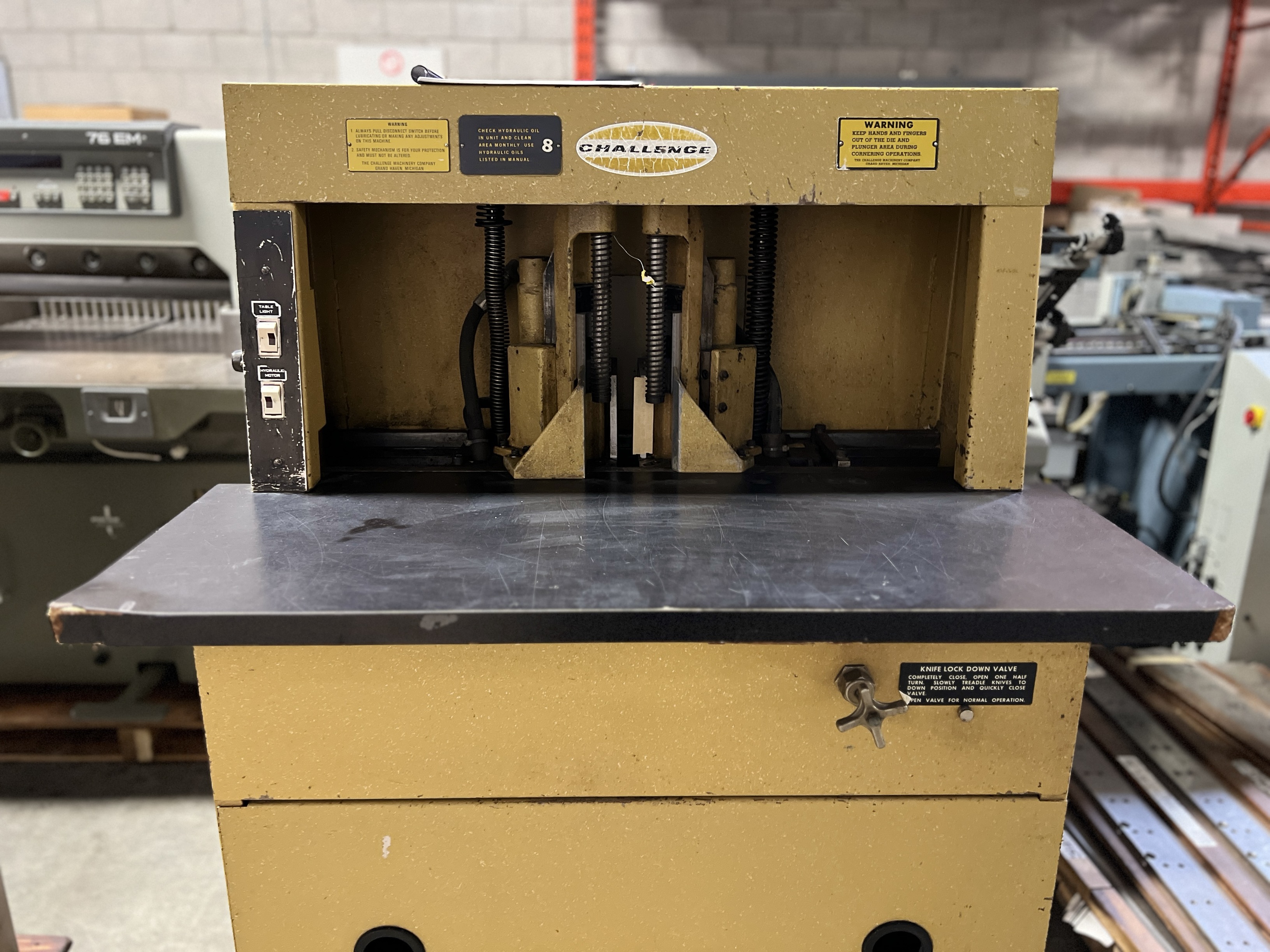 Challenge DCM DOUBLE ROUND CORNERING MACHINE